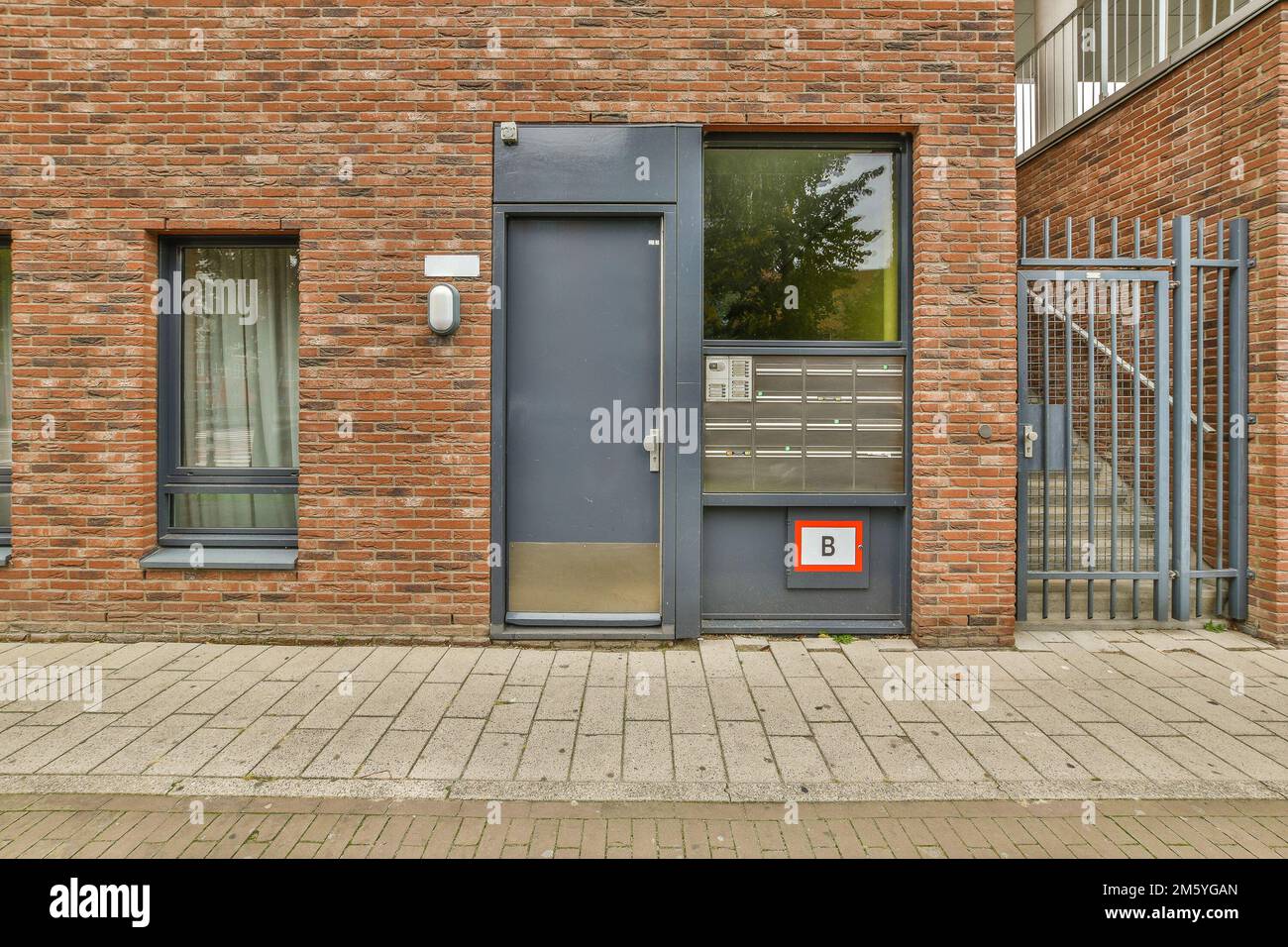 Open door building architecture hi-res stock photography and images - Alamy