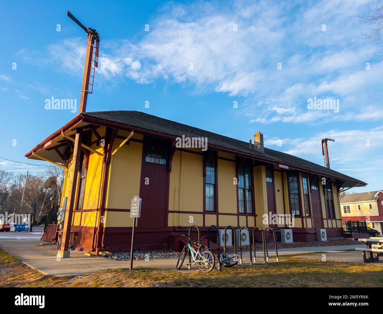 Bedford Depot and Budd Rail Diesel Car RDC #6621 on Loomis Street in ...