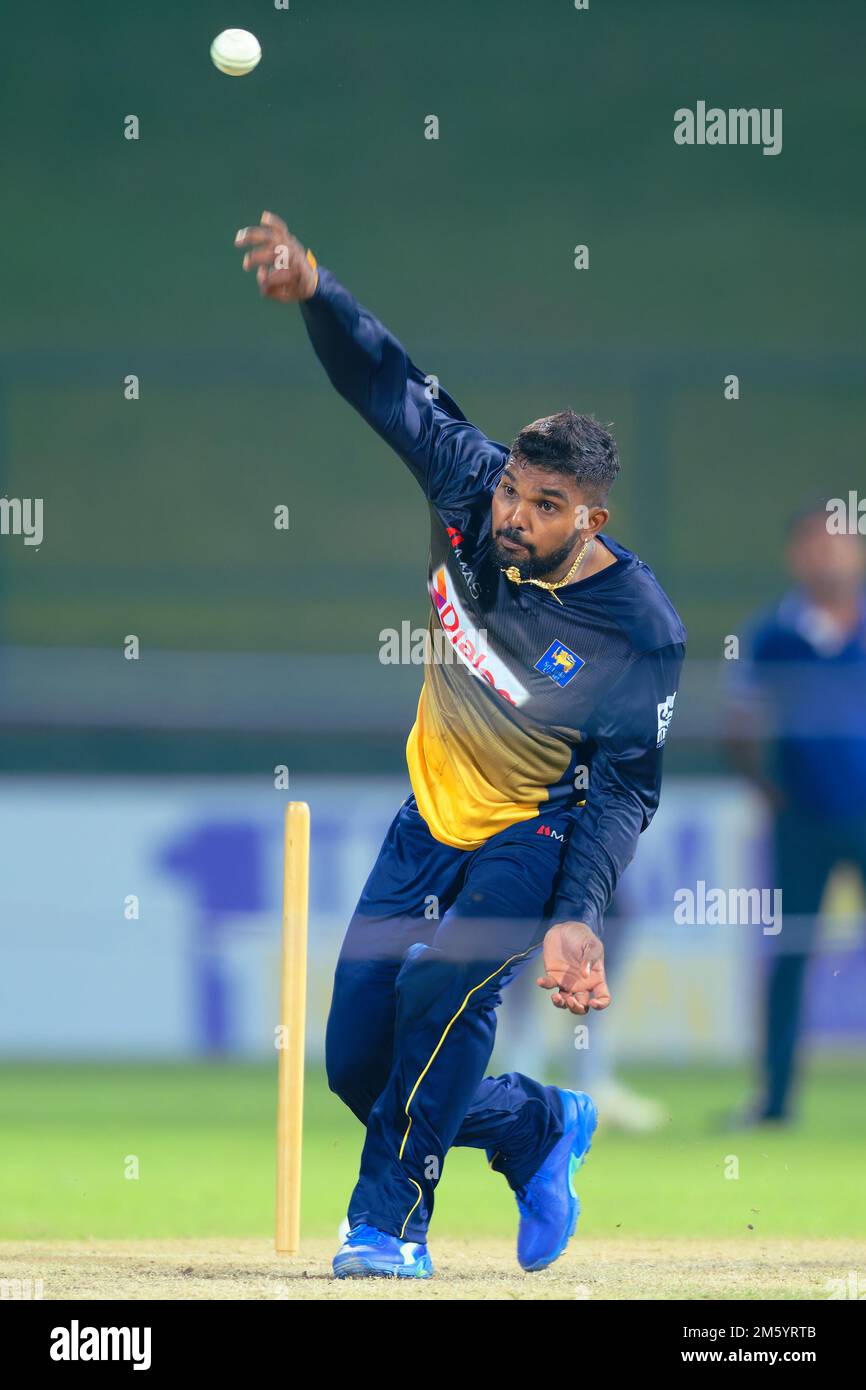Wanindu Hasaranga de Silva bowling during a practice session Stock ...