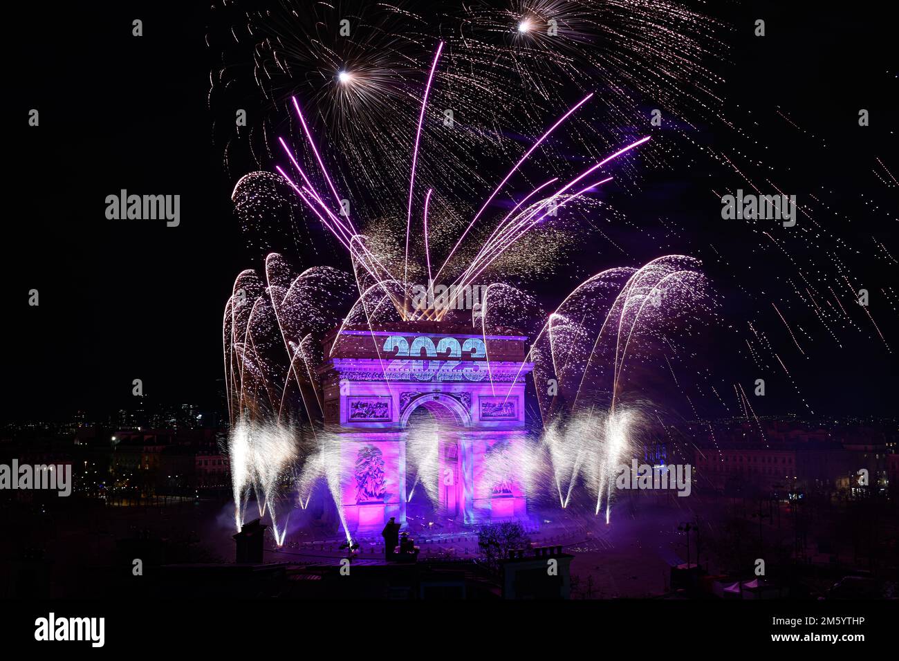 Paris, France. 31st Dec 2022. Fireworks (Firework) at the Arch of ...