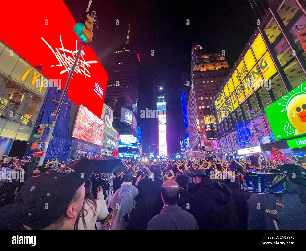 New York, United States. 31st Dec, 2022. Revelers wait for the ball ...