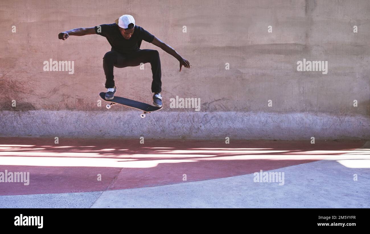 Young skater doing tricks outdoors hi-res stock photography and images ...