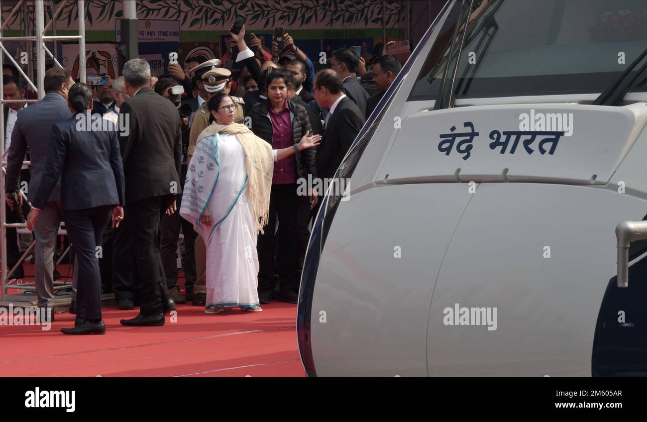 Vande bharat train 7 jpg hi-res stock photography and images - Alamy