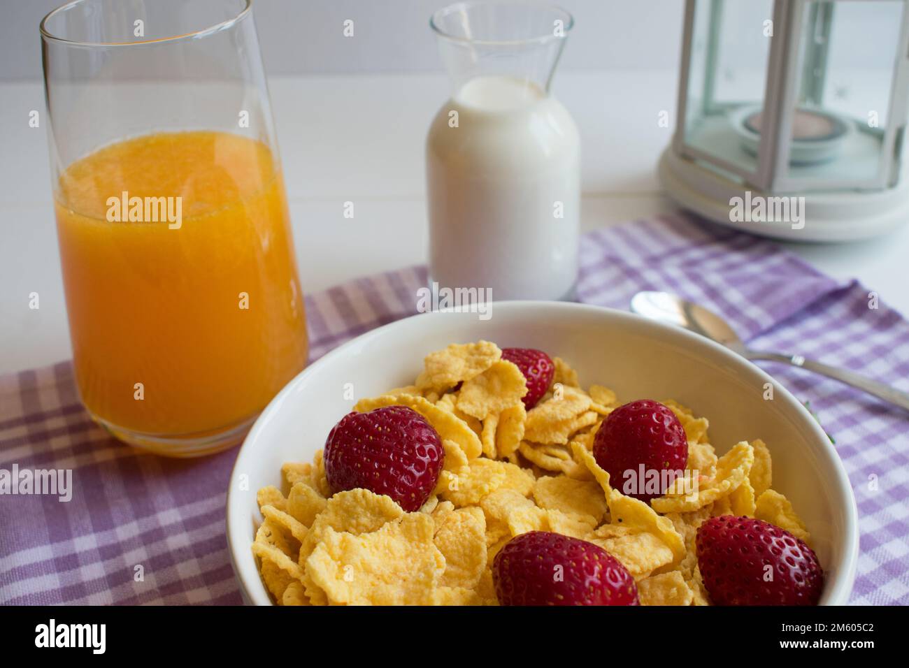 Healthy breakfast cereal, presentation on the table with delicious ...