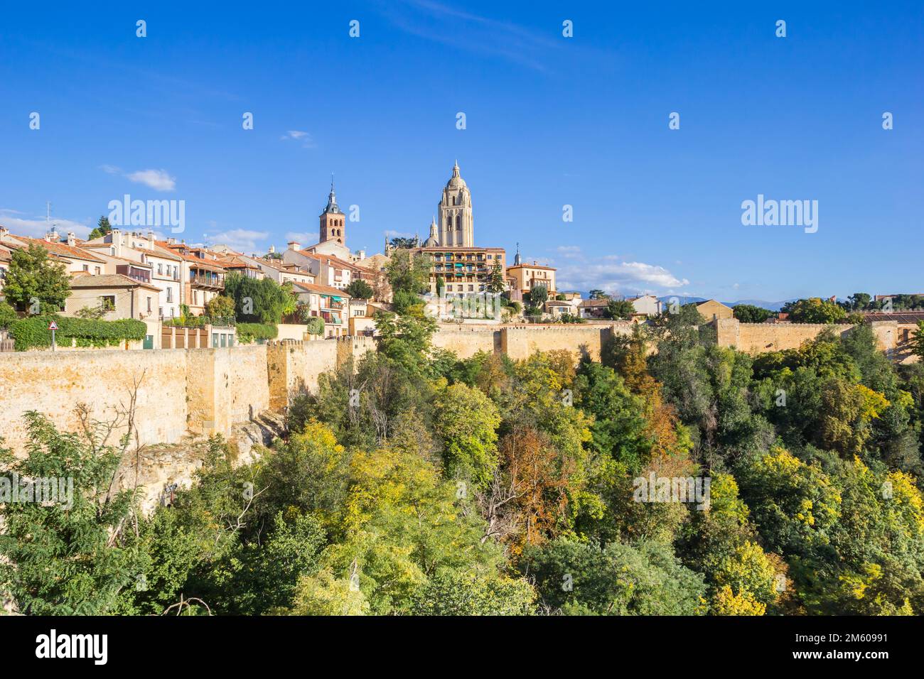 Muralla de segovia hi-res stock photography and images - Alamy