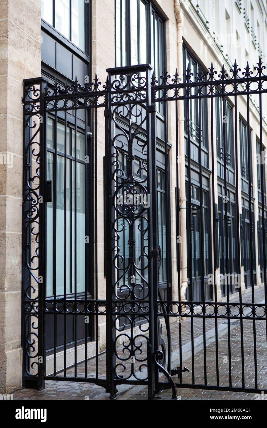 Building security gate hi-res stock photography and images - Alamy