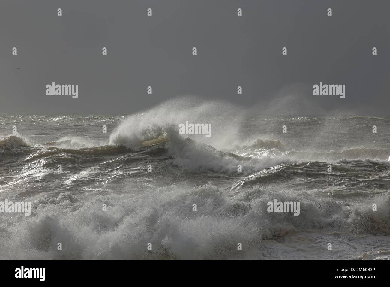 Spraying waves hi-res stock photography and images - Alamy
