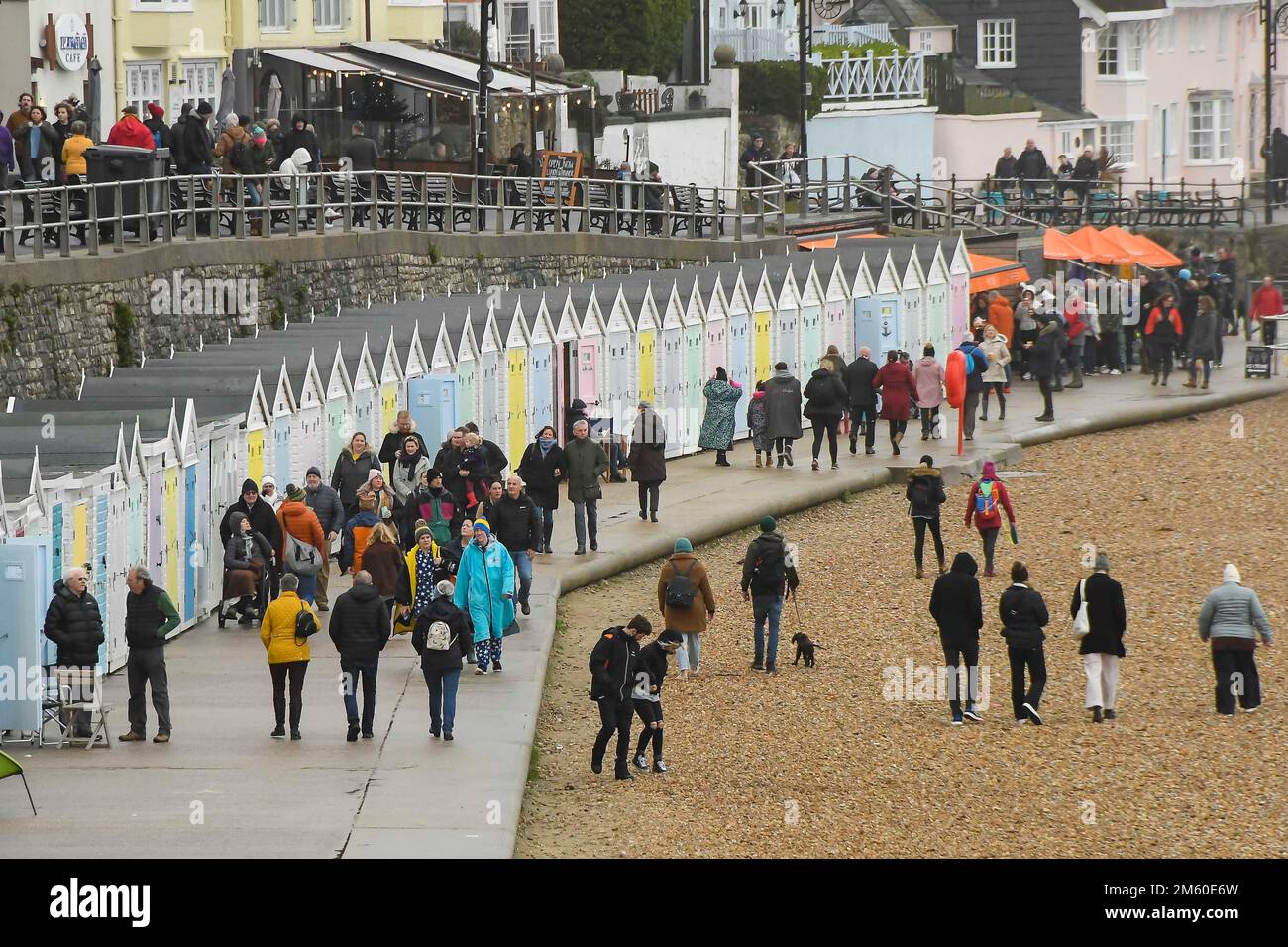 Lyme Regis, Dorset, UK. 1st January 2023. UK Weather. Families and ...