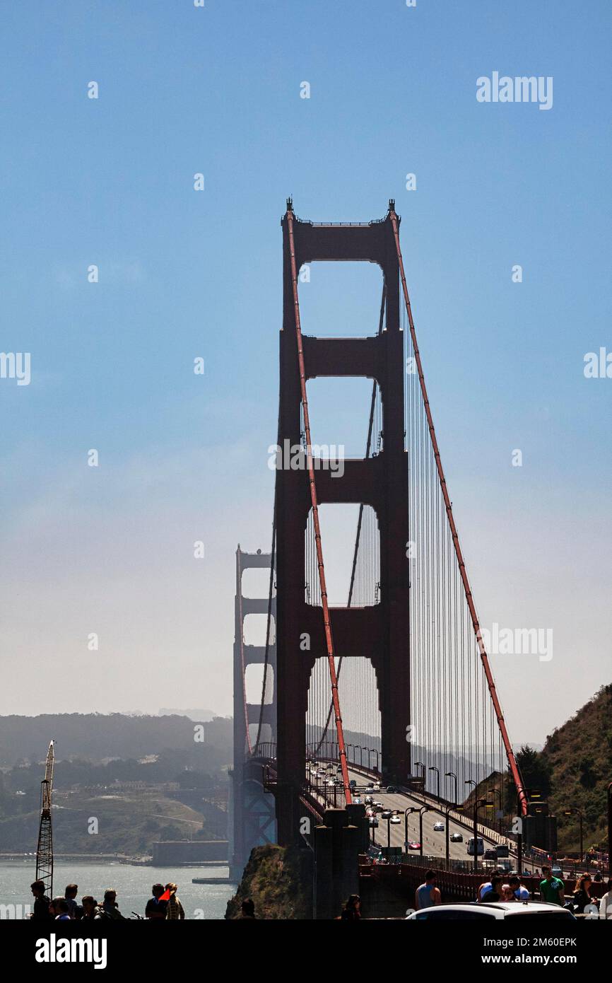 View of the Golden Gate Bridge from the car park with tourists ...
