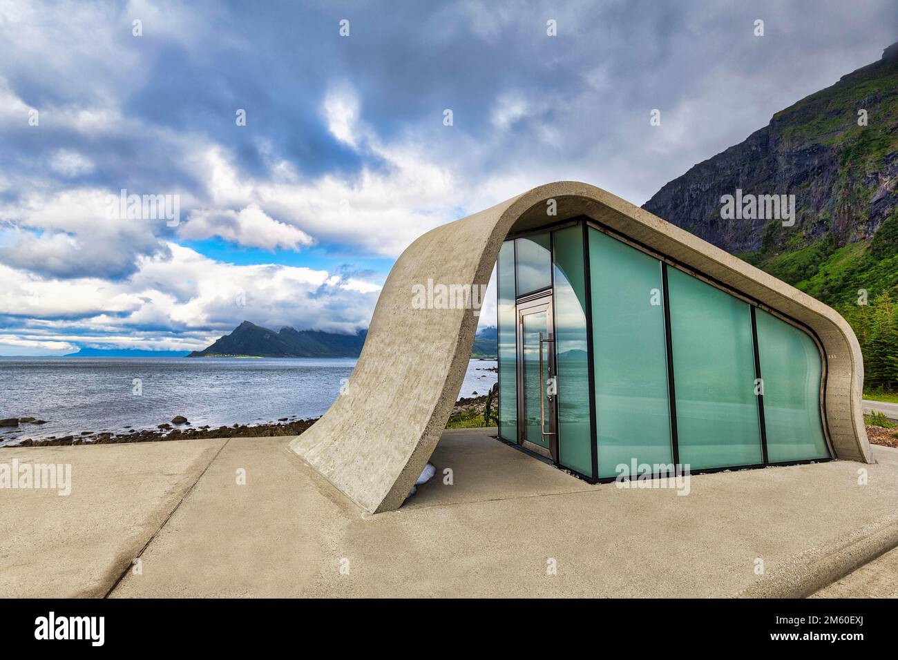 Ureddplassen rest area with wave-shaped concrete and glass toilet block ...
