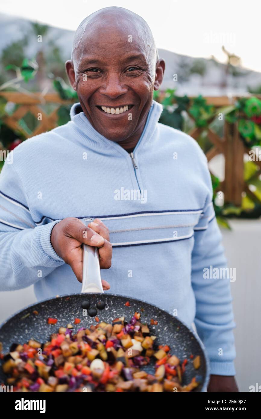 Man table sit support hi-res stock photography and images - Alamy