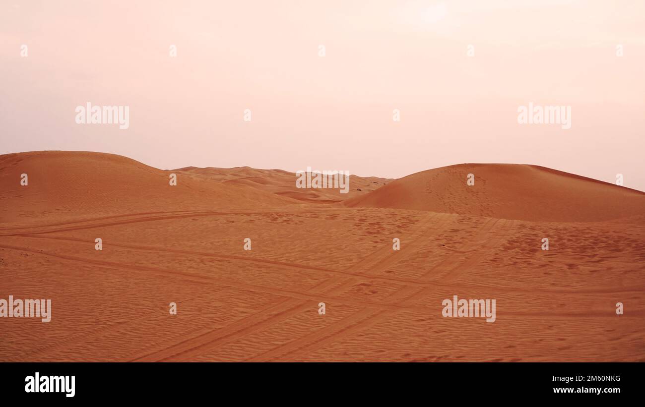 Sand dune in Saudi desert - Beautiful Arabian desert. Horizontal ...
