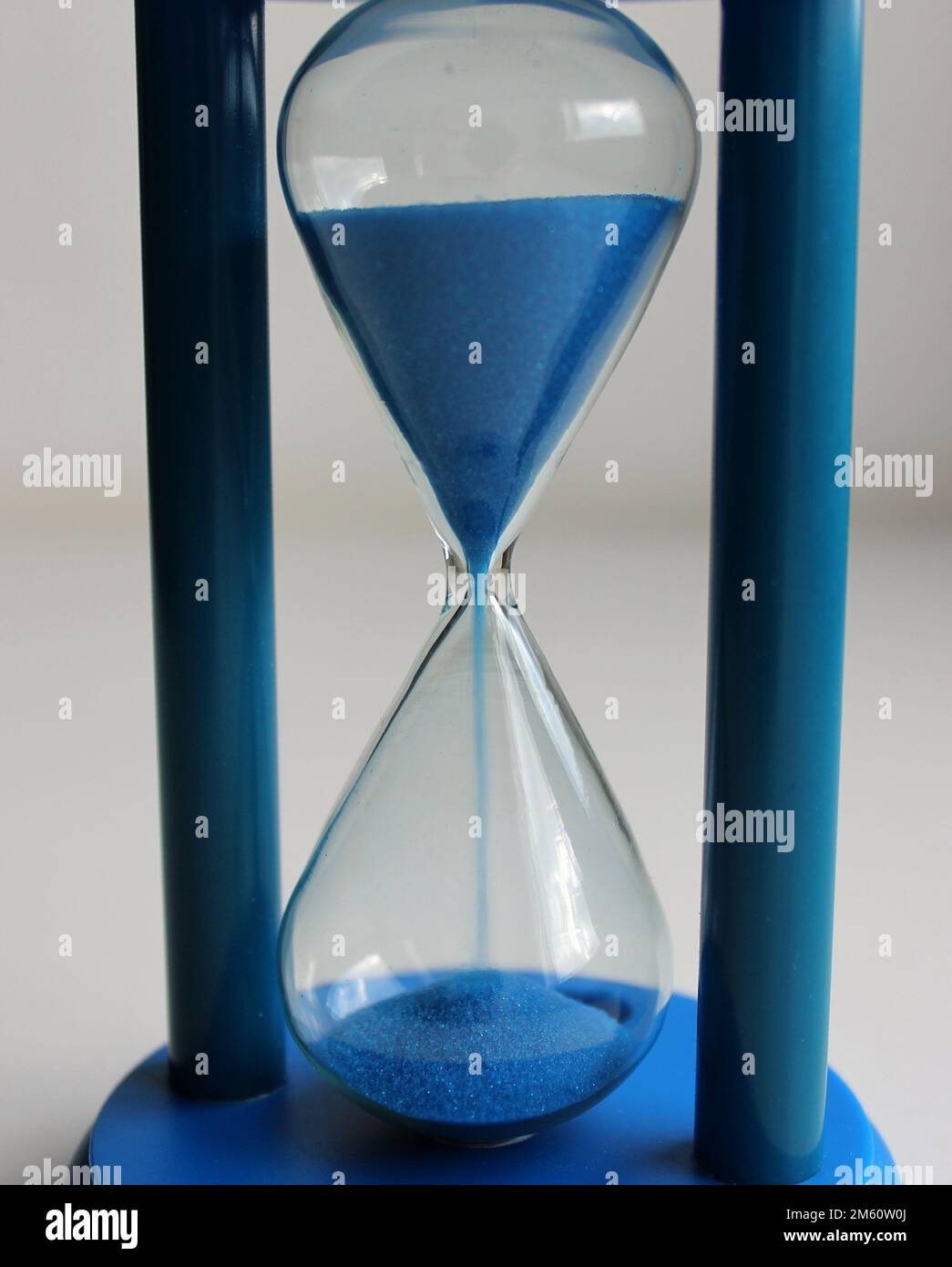Sand flows in glass hourglass hi-res stock photography and images - Alamy