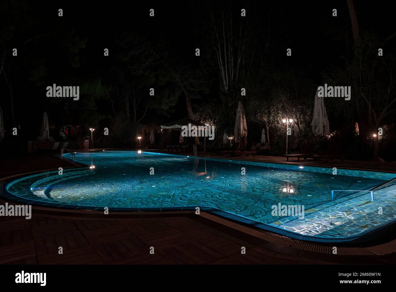 Empty swimming pool dark hi-res stock photography and images - Alamy