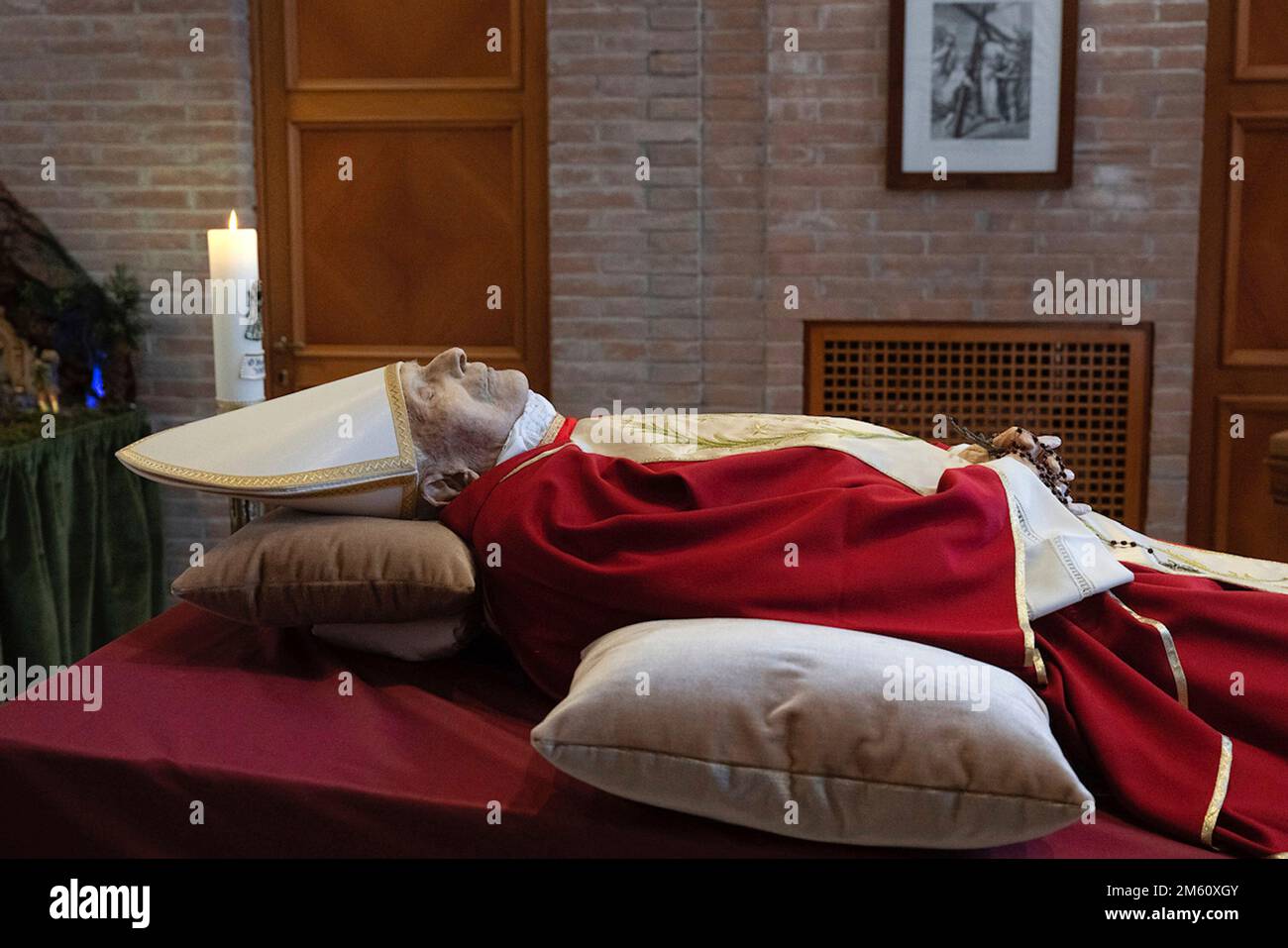 The body of Pope Emeritus Benedict XVI displayed in his home The Mater ...