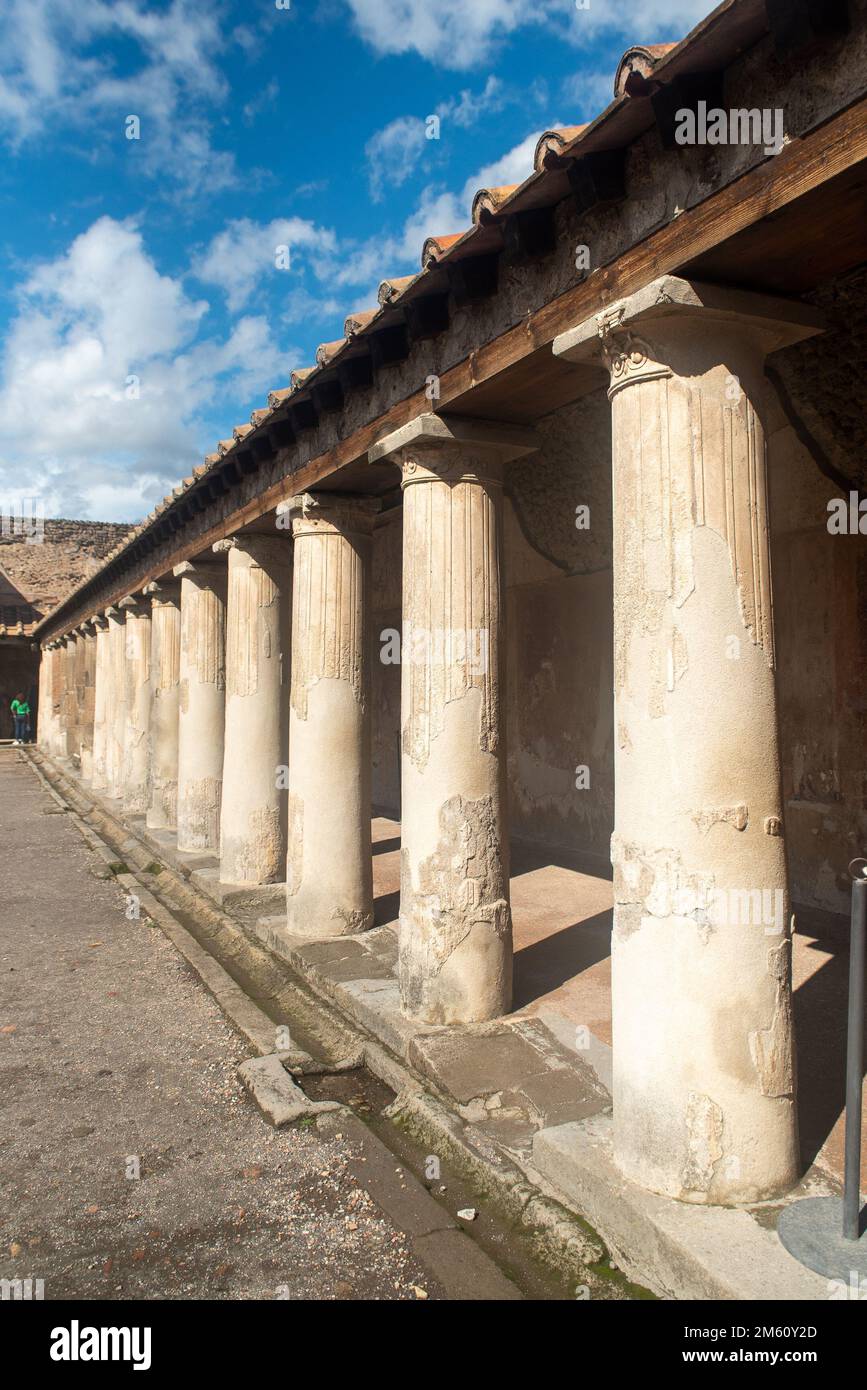 Pompeii buildings hi-res stock photography and images - Alamy