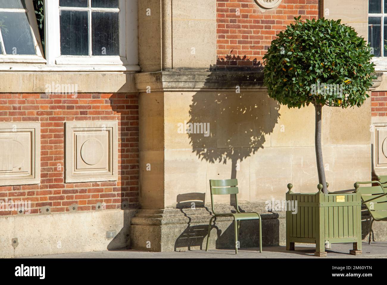 Tranquil empty coin in the famous Jardin du Luxembourg in Paris Stock ...