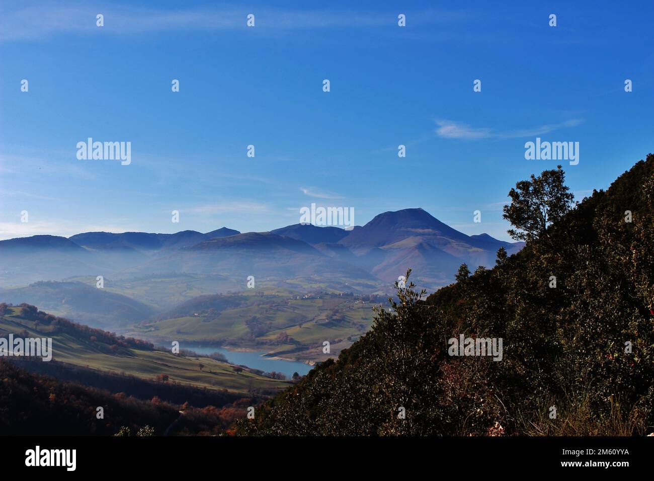 Lago di Cingoli Stock Photo - Alamy
