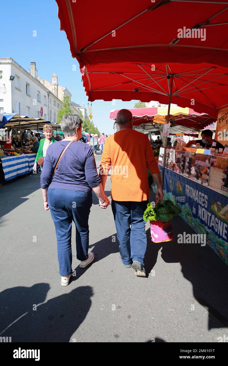 People buying fresh vegetables at a market in France Stock Photo - Alamy
