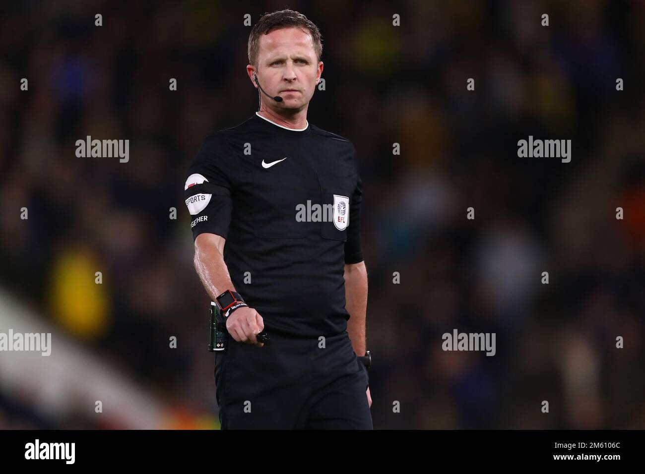 David webb referee hi-res stock photography and images - Alamy