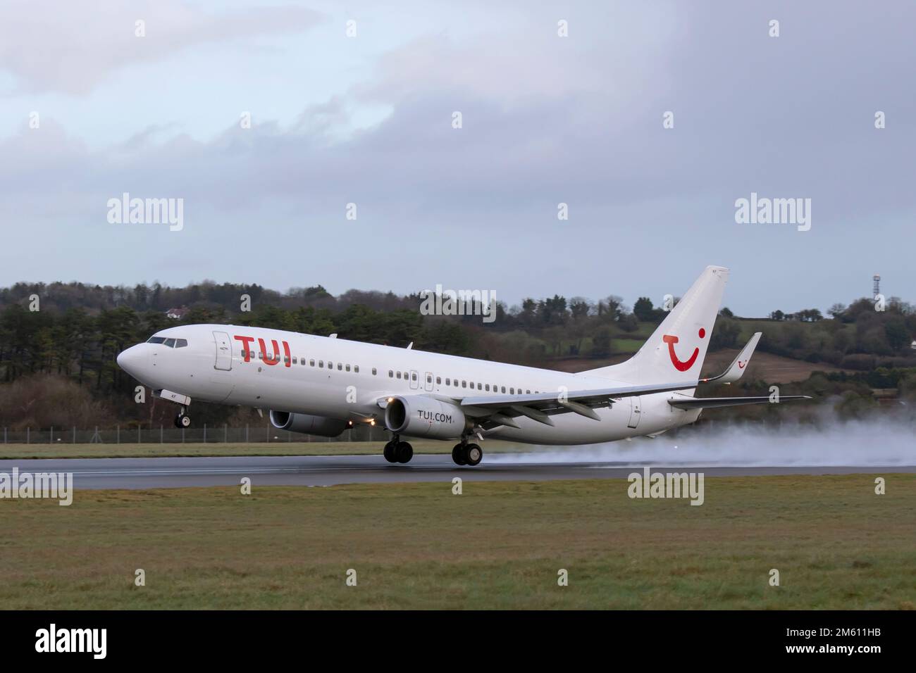 G-TUKF Boeing 737 8AS TUI Airways Bristol Airport 29/12/2022 UK Stock ...