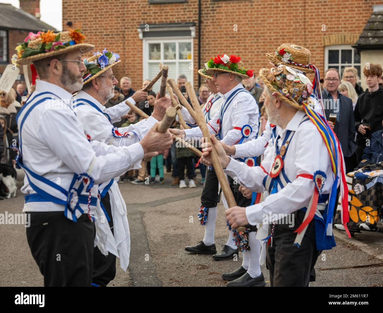 English morris folk dancers hi-res stock photography and images - Alamy