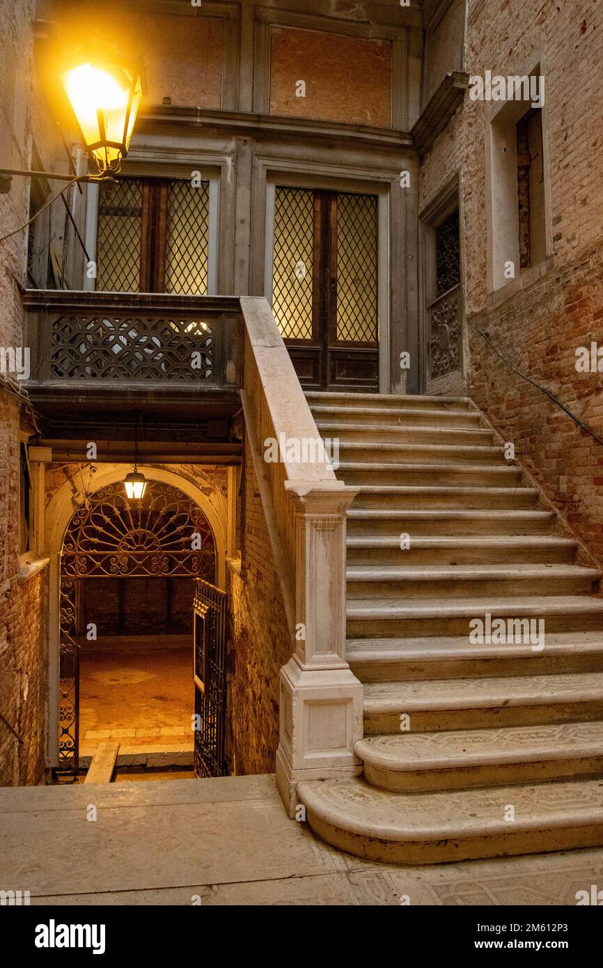 Elegant entrance hall hi-res stock photography and images - Alamy