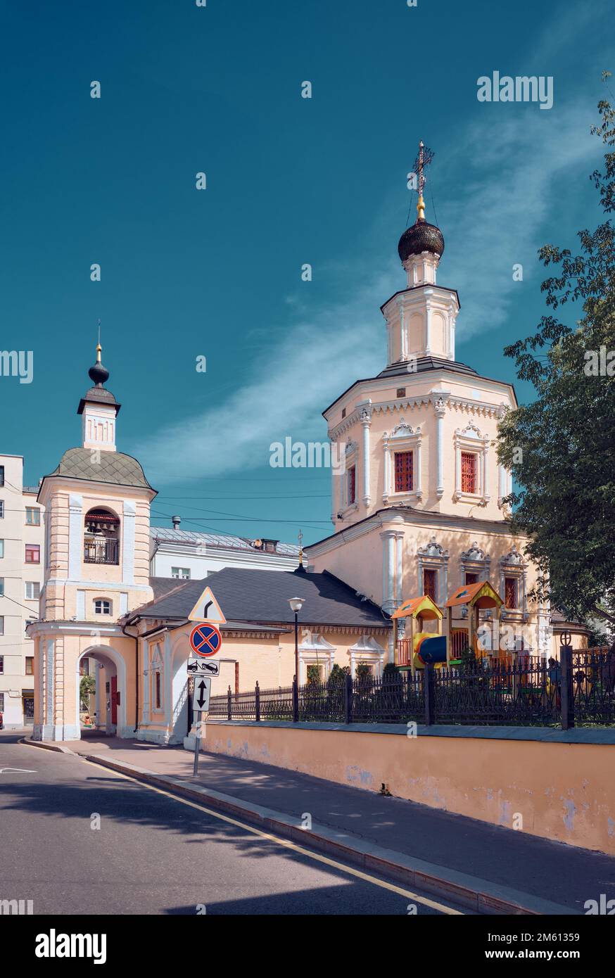 The Church of the Life-Giving Trinity in Khokhlovsky Lane, built in the ...