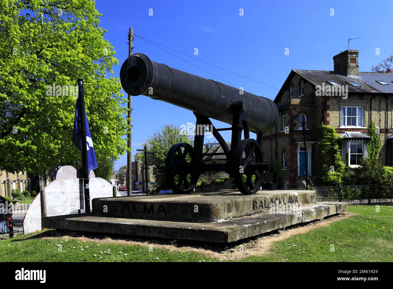 The Sebastopol Cannon, Brampton Road, Huntingdon town, Cambridgeshire ...