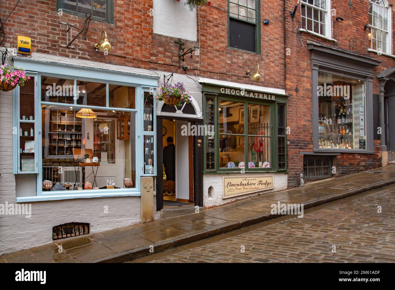 Quaint shopping street hi-res stock photography and images - Alamy