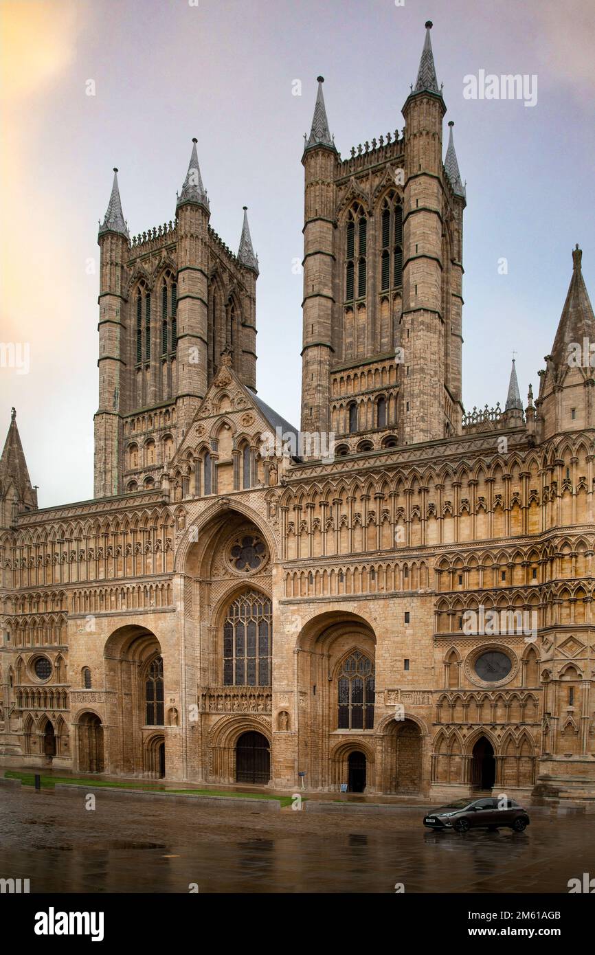 The West Front of Lincoln Cathedral Stock Photo - Alamy