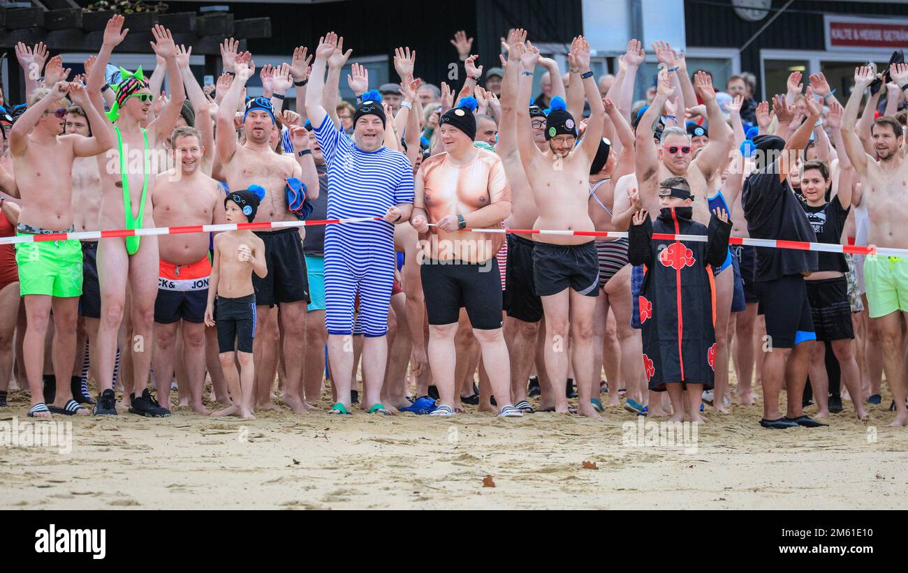 Haltern, Germany, 01st Jan 2023. The swimmers, including the Haltern Mayor Andreas Stegemann and ...