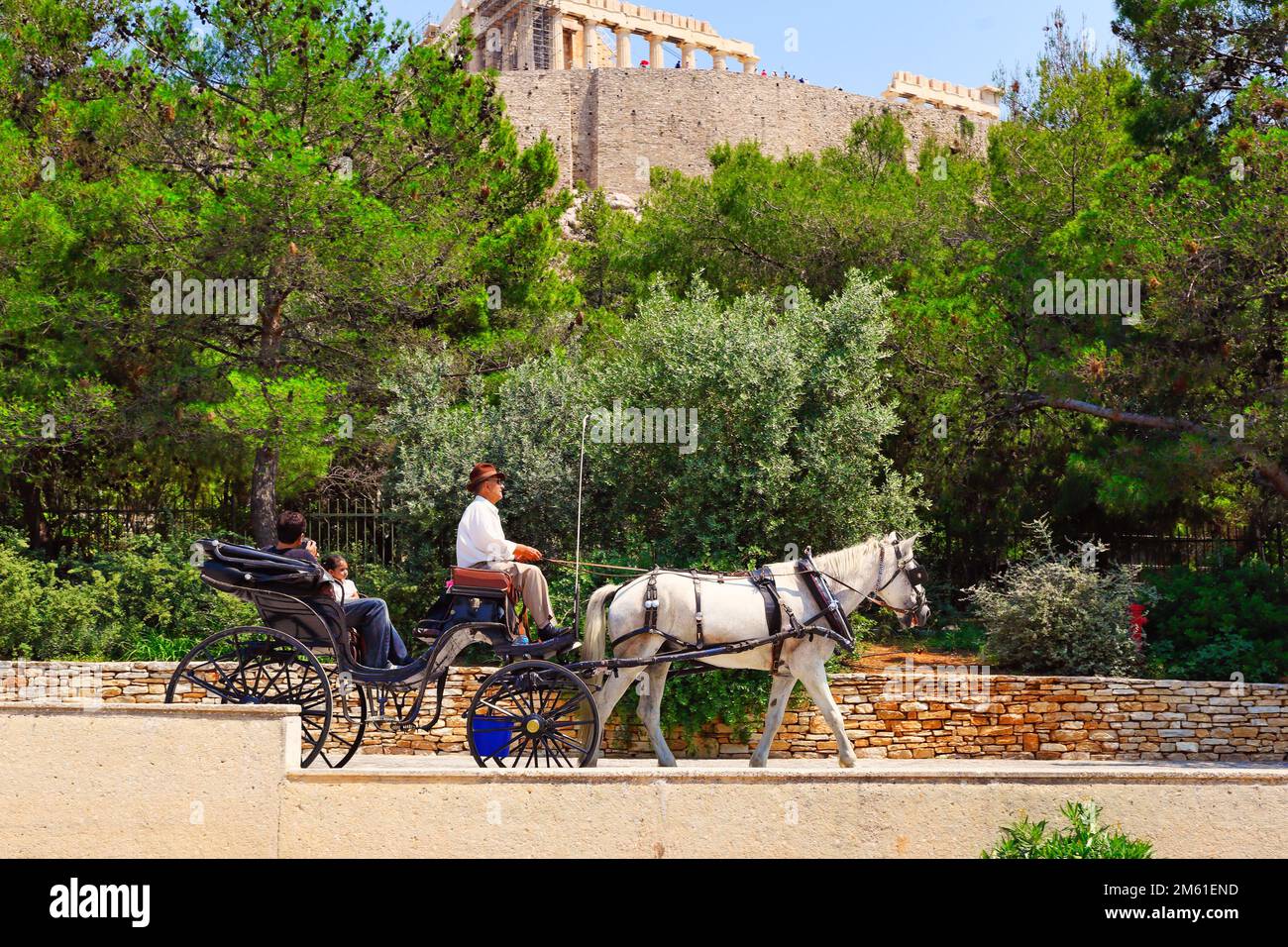 Antique horse drawn wagon hi-res stock photography and images - Alamy