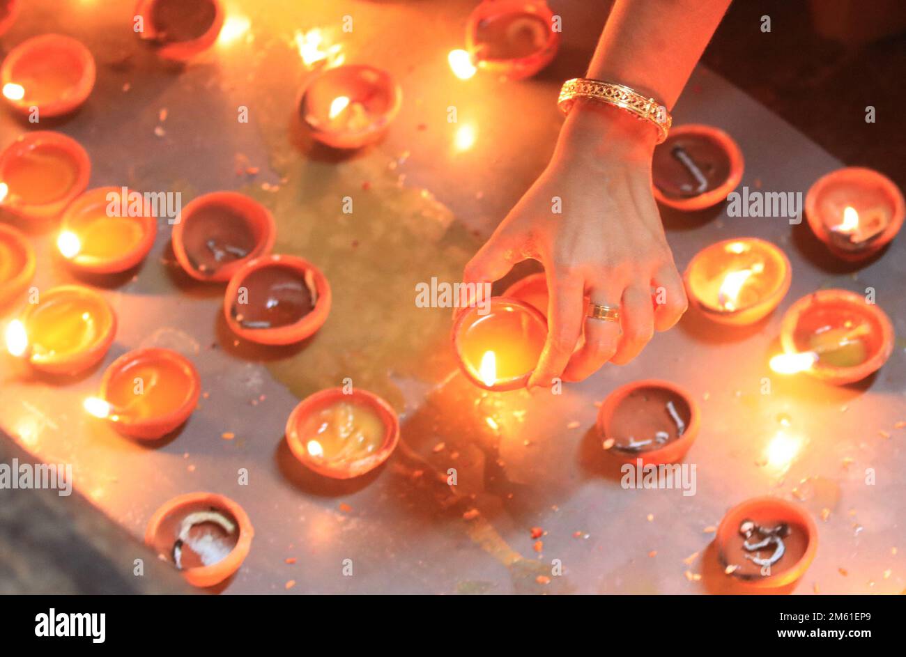 Colombo, Western Province, Sri Lanka. 1st Jan, 2023. Devotees light oil ...