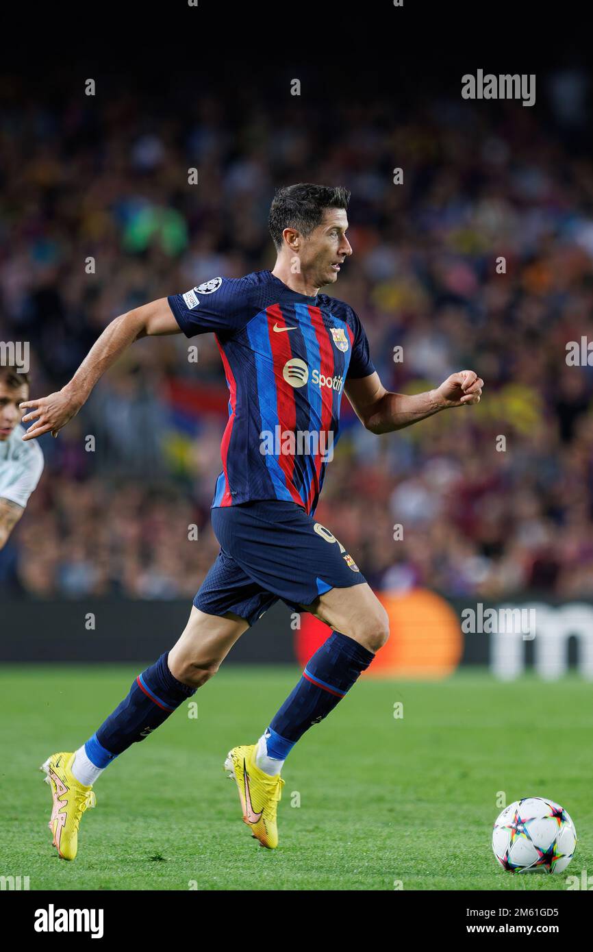 BARCELONA - OCT 13: Lewandowski in action during the Champions League ...
