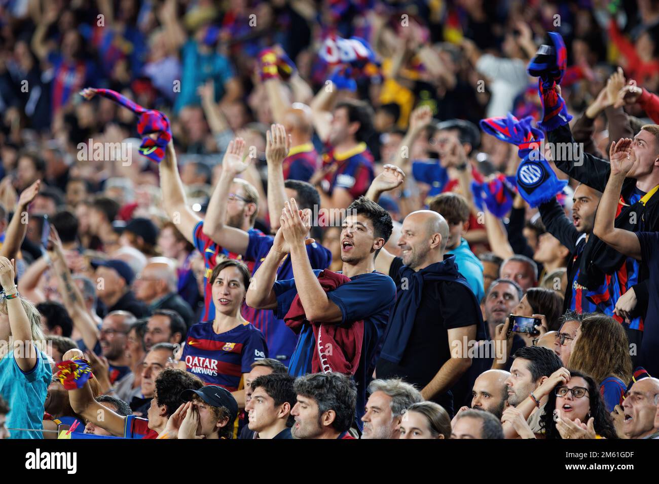 Camp nou fans cheering hi-res stock photography and images - Alamy