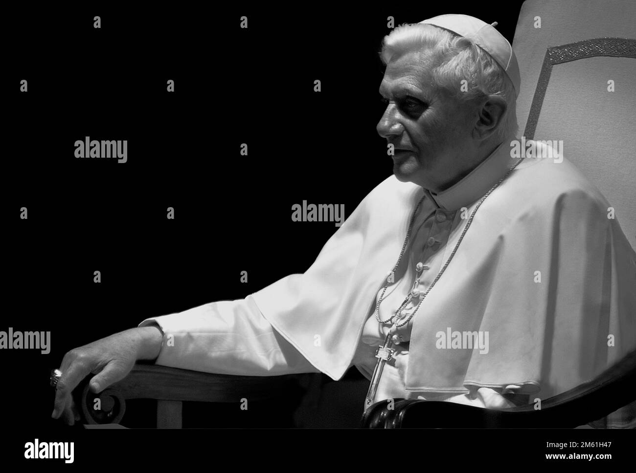 Papst benedikt xvi papst benedikt xvi Black and White Stock Photos ...