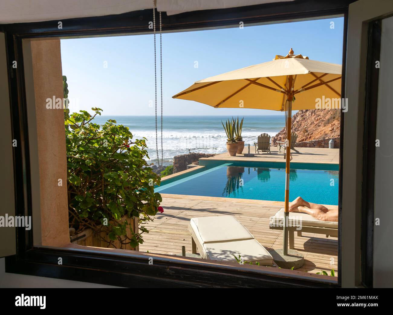 Infinity swimming pool overlooking Atlantic Ocean, Hotel auberge Dar ...