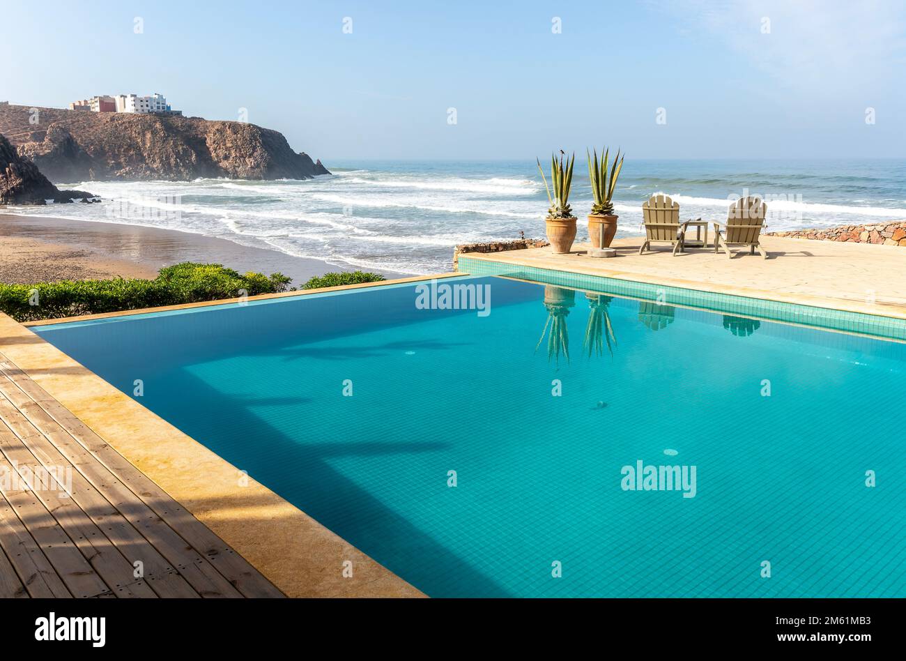 Infinity swimming pool overlooking Atlantic Ocean, Hotel auberge Dar ...