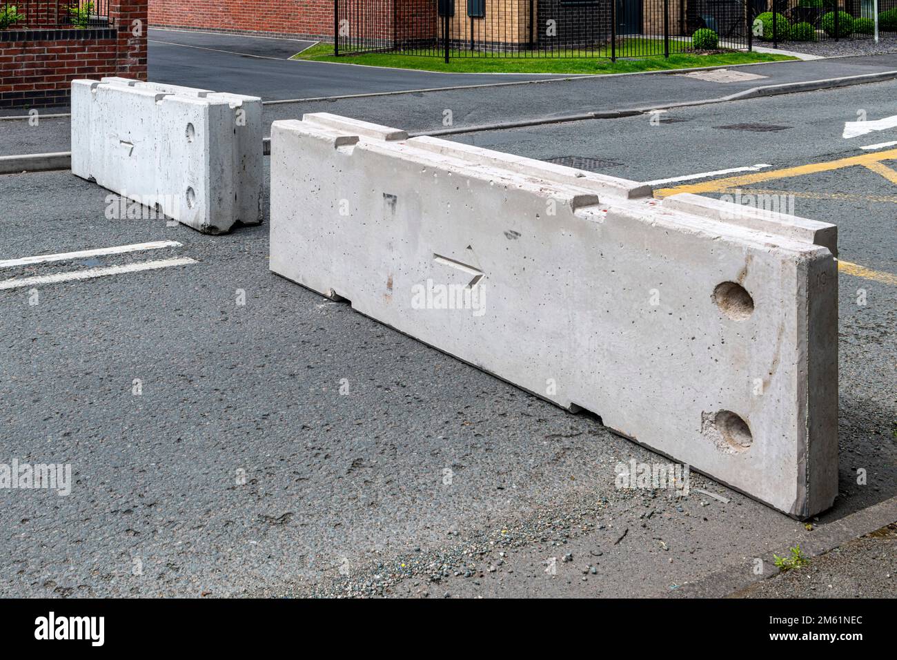 Concrete obstruction hi-res stock photography and images - Alamy