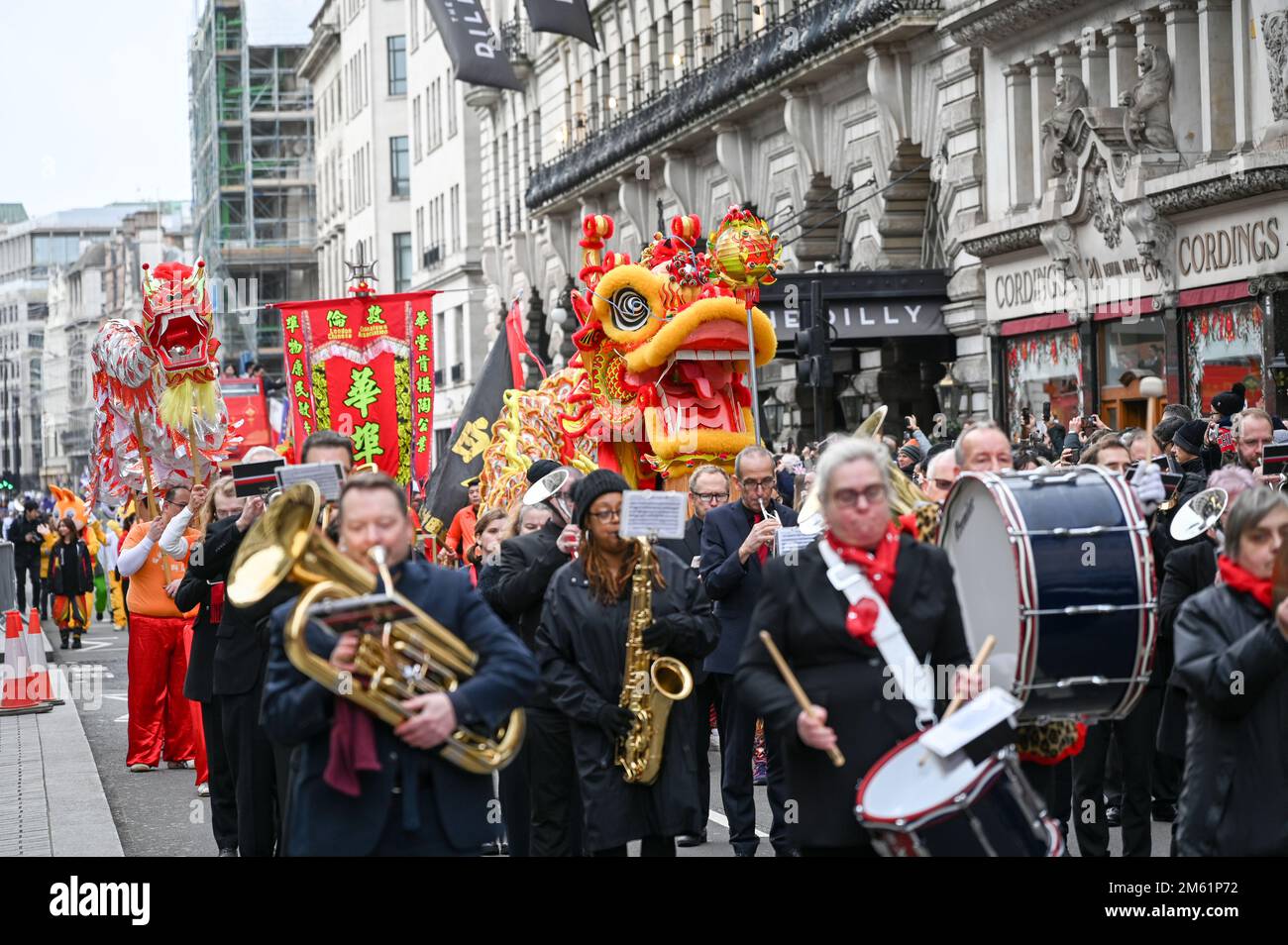 London's annual New Year parade featuring hundreds of floats on January ...