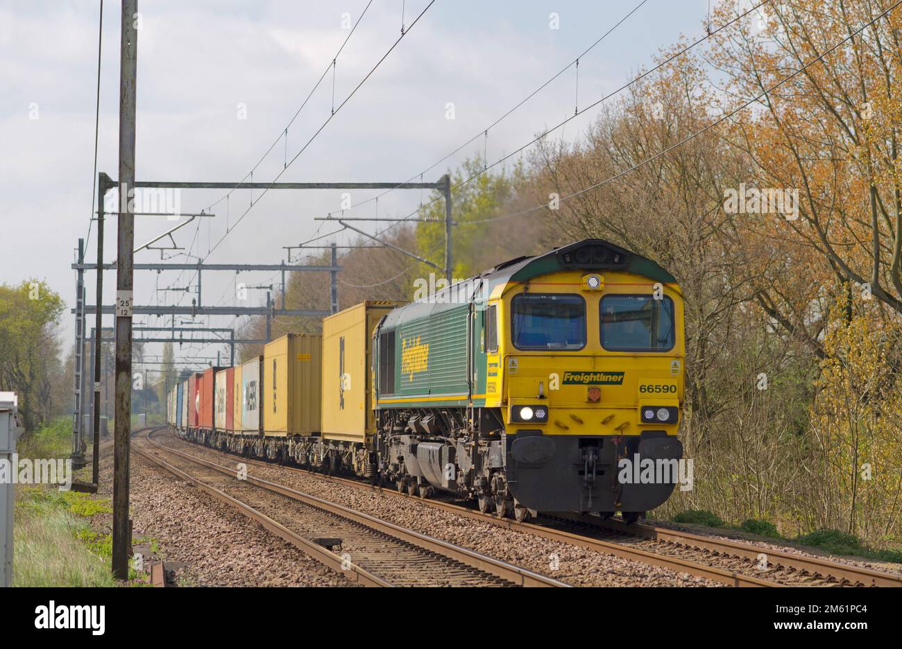 A Freightliner Class 66 diesel locomotive number 66590 working a well ...