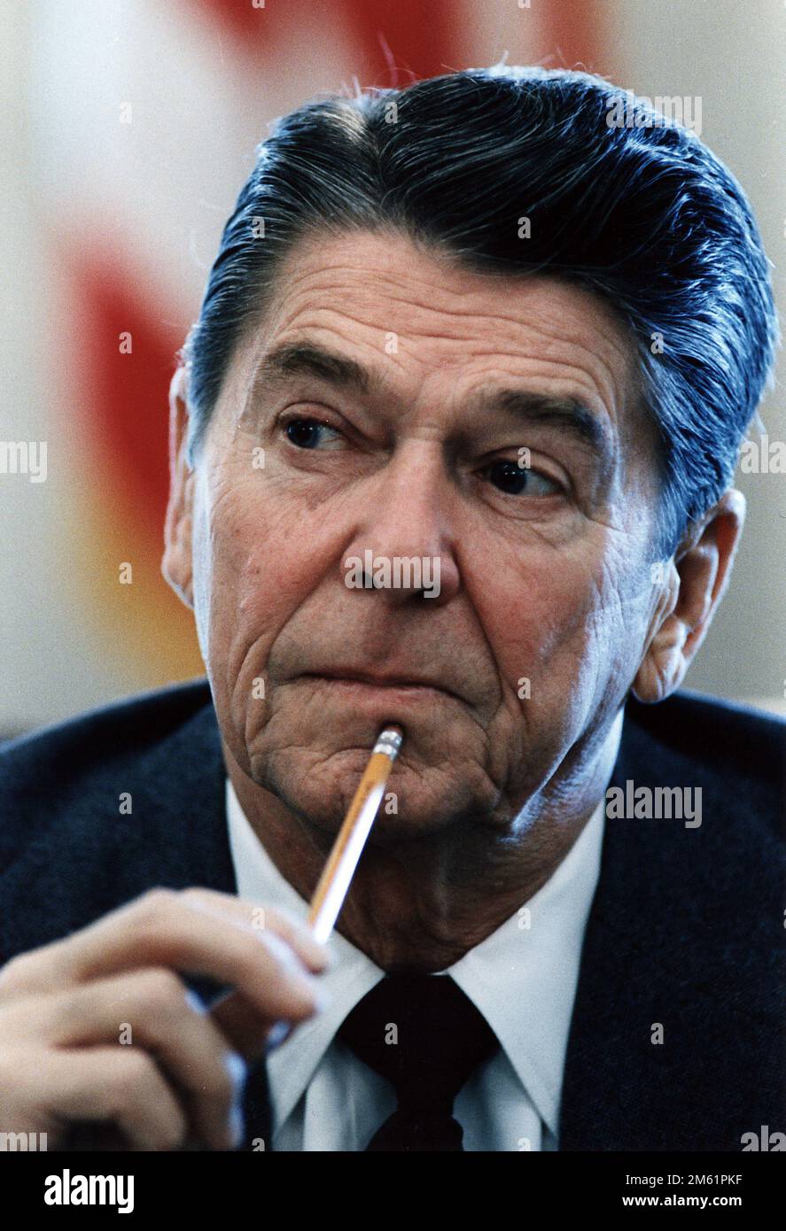 President Reagan at a cabinet room meeting, Nov 1983 Stock Photo - Alamy President Reagan at a cabinet room meeting, Nov 1983 Stock Photo - Alamy
