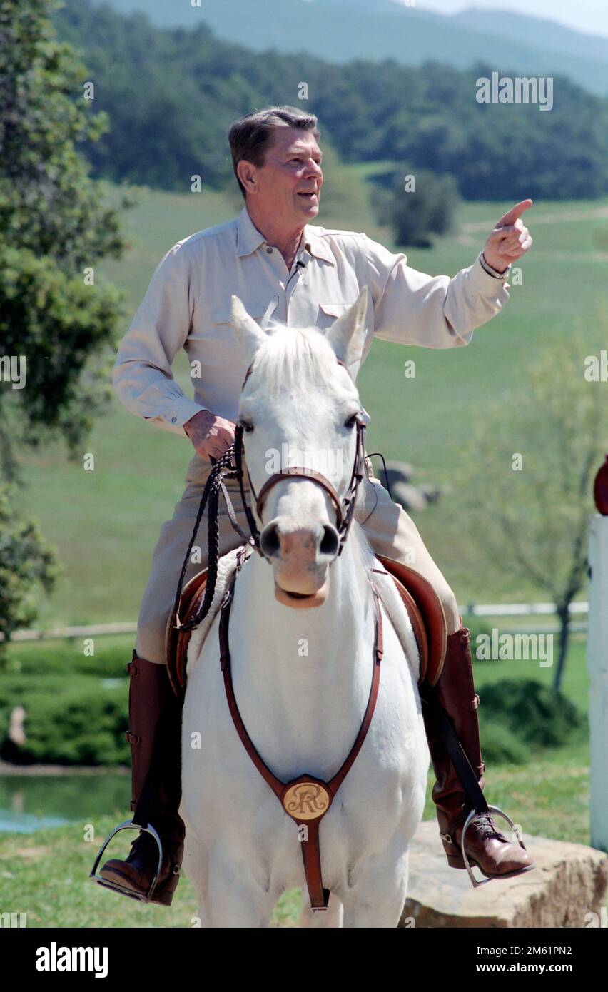 4/8/1985 President Reagan riding his horse "El Alamein" at Rancho del ...