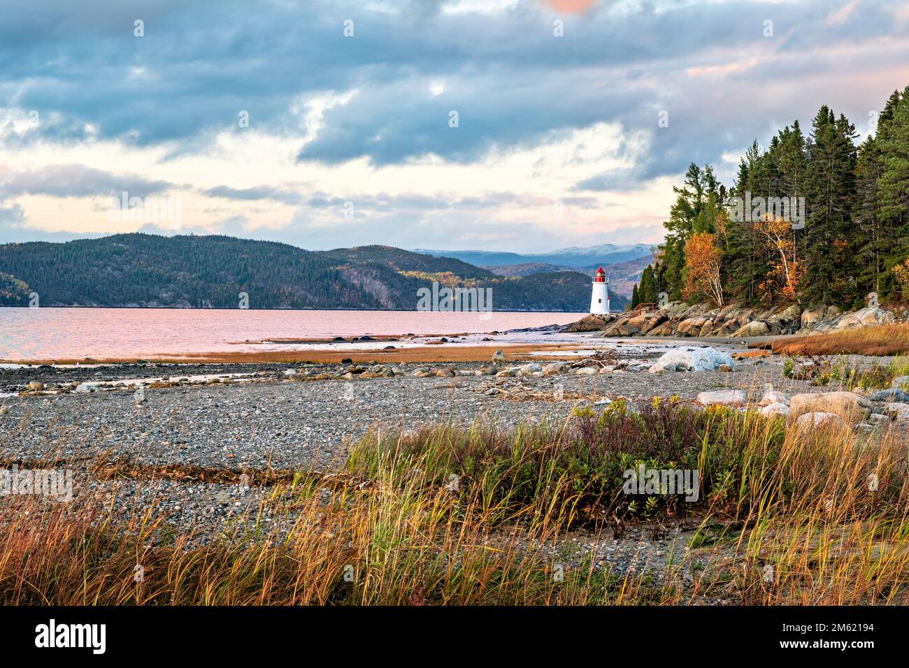 Lighthouse and water hi-res stock photography and images - Alamy