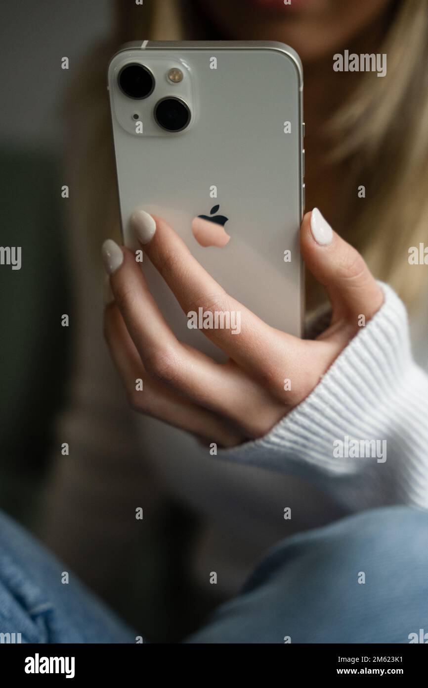 Girl holding iPhone Stock Photo - Alamy
