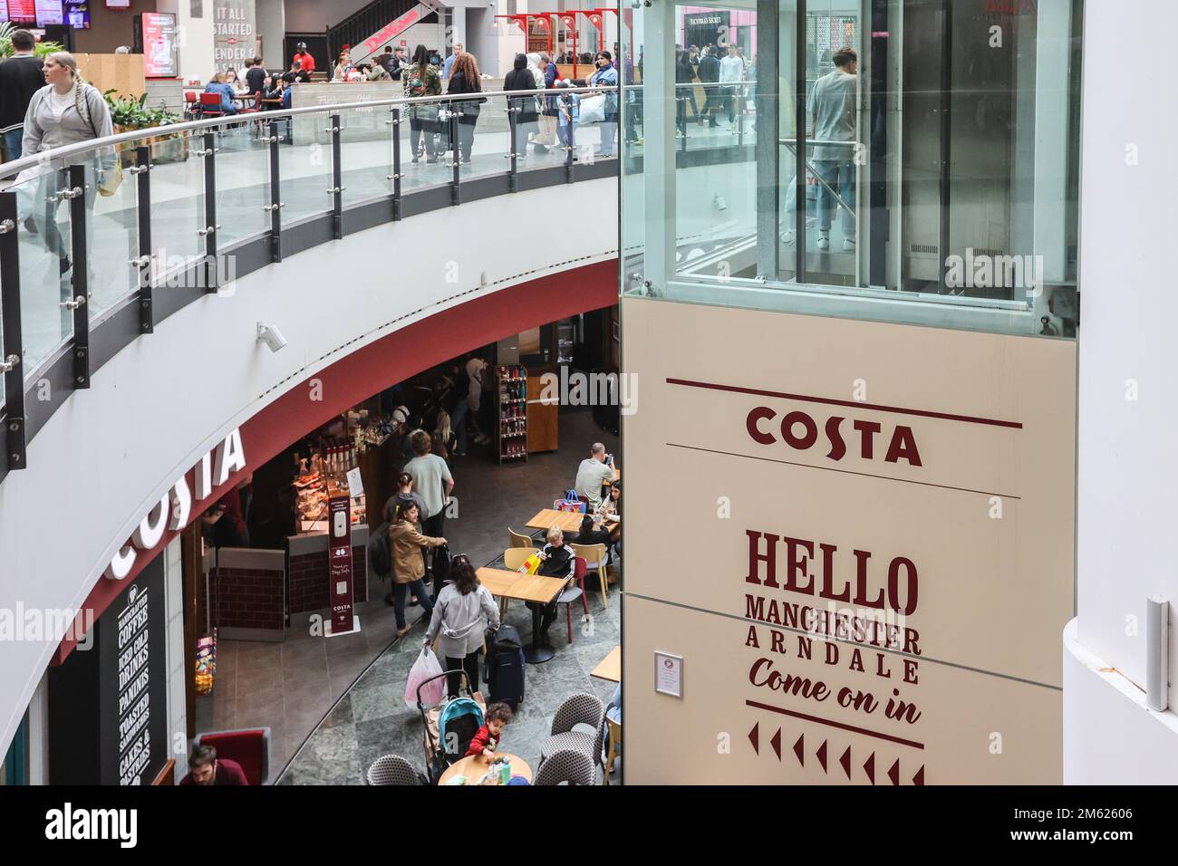 Costa coffee uk interior hi-res stock photography and images - Alamy