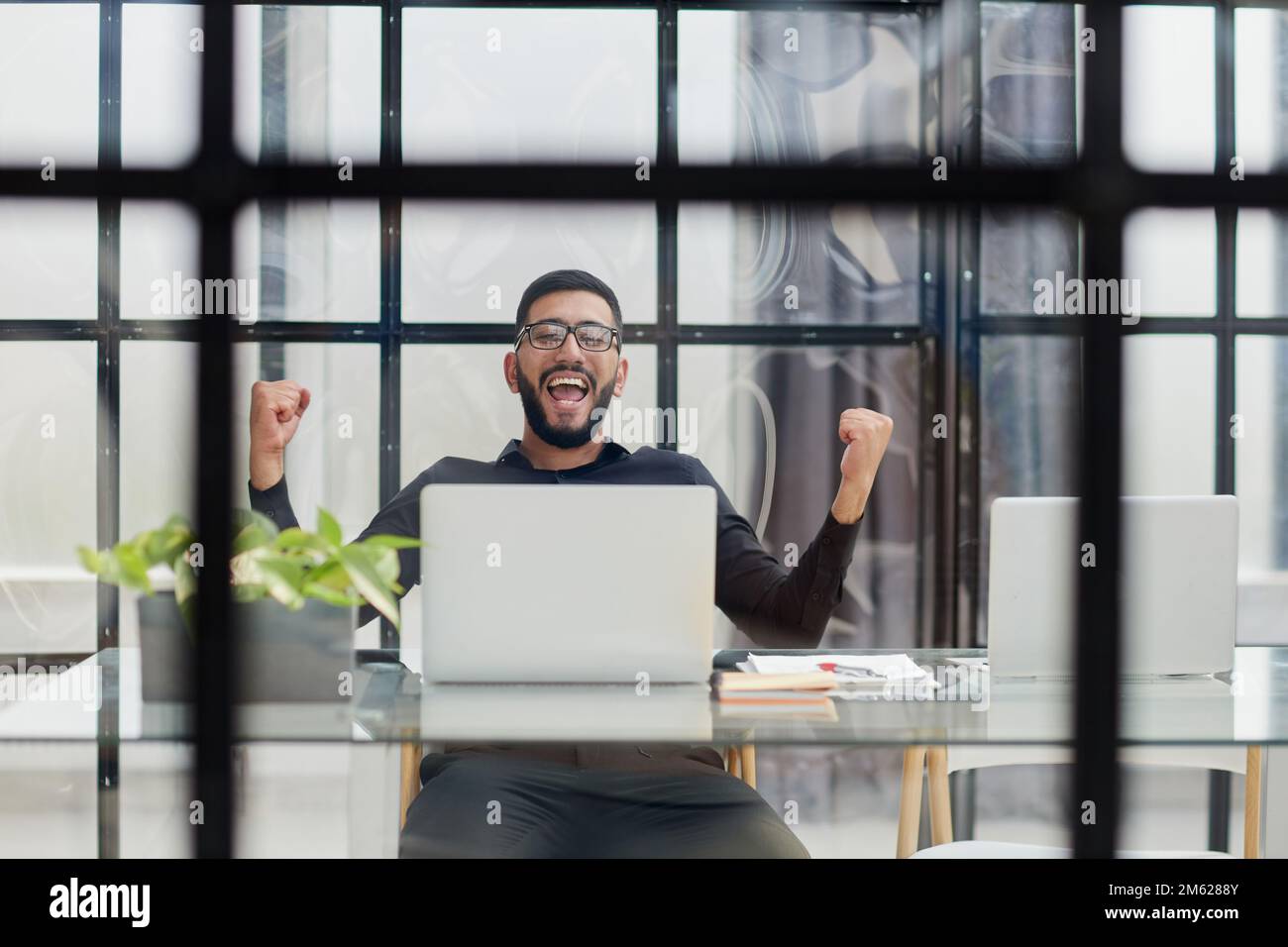 Business man sitting at his desk in the office Stock Photo - Alamy