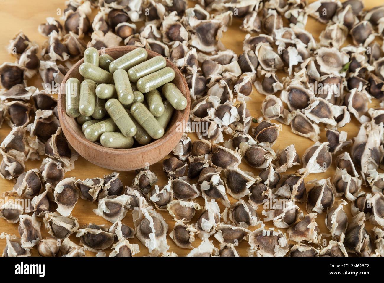 Capsules with powder moringa (Moringa oleifera Stock Photo - Alamy