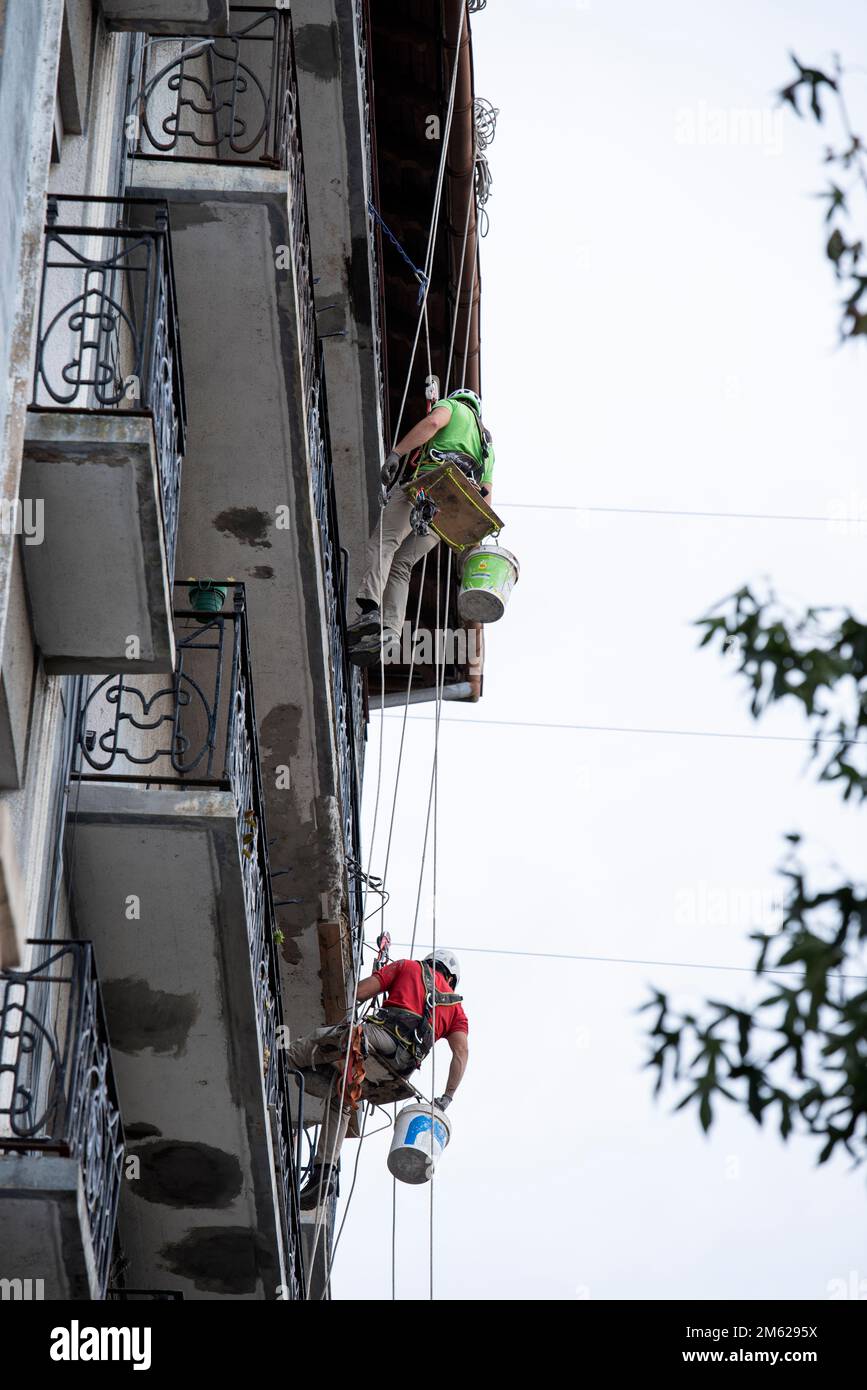 Climber hanging from ropes hi-res stock photography and images - Alamy